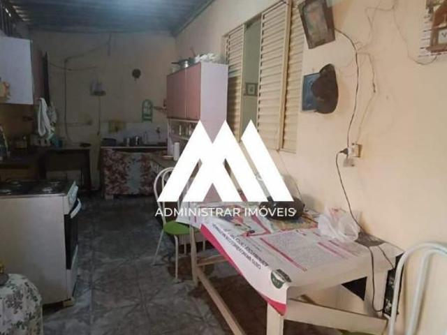 Vendo casa em Itaúna em excelente localização!