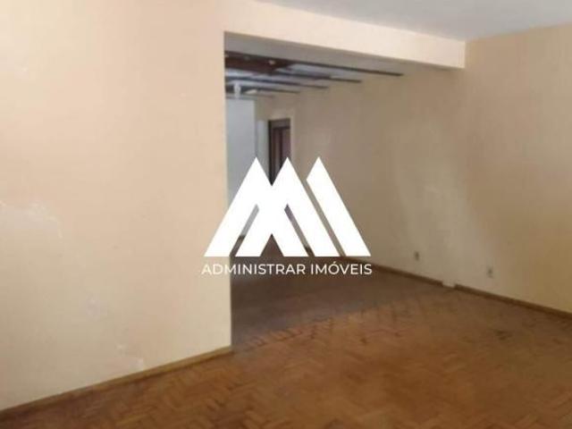 Vendo casa em Itaúna em excelente localização na região central!