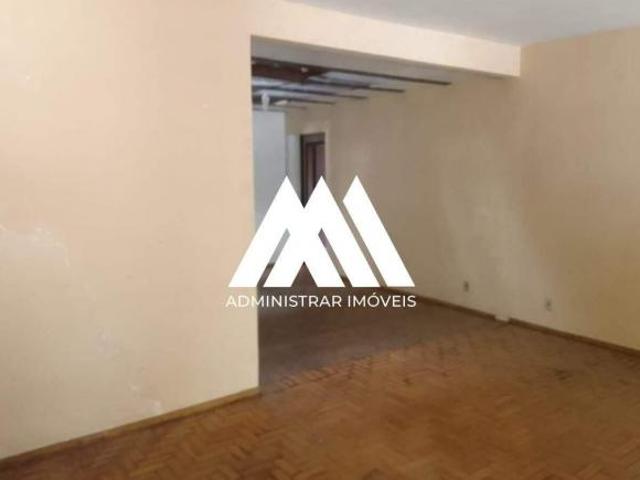 Vendo casa em Itaúna em excelente localização na região central!
