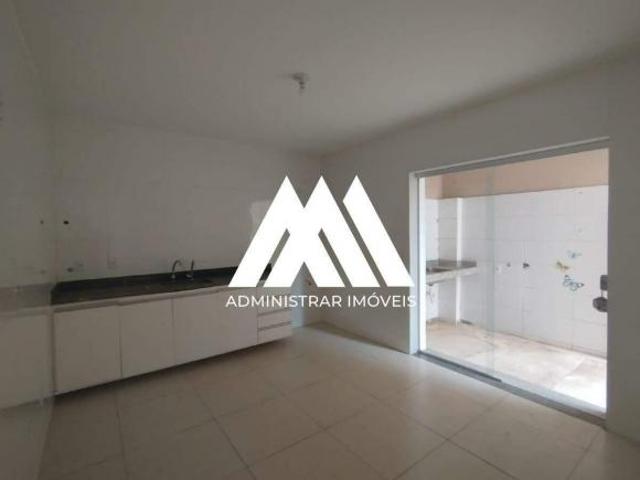 Vendo casa em Itaúna no Cerqueira Lima com um barracão!