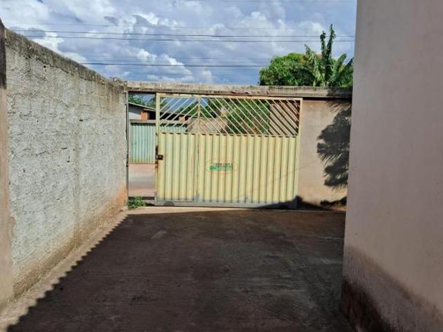 VENDO CASA EM LOTE DE 360M² NO IMPERIAL EM CAETANÓPOLIS MG