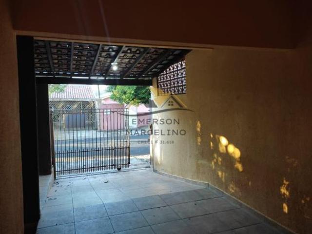 VENDO Casa em Terreno Inteiro na Região Leste
