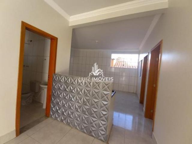 VENDO CASA FUNDOS PROXIMO SUPERMERCADO ABC
