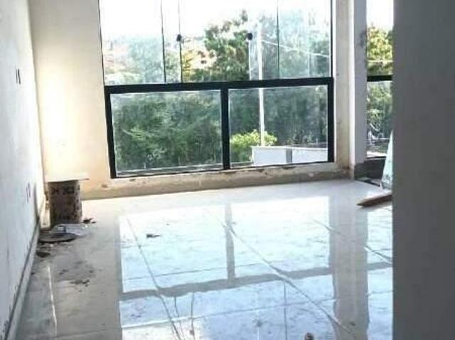 Vendo casa geminada com entrada independente com 03 quartos sendo um com suite, 105m² no valor de 55