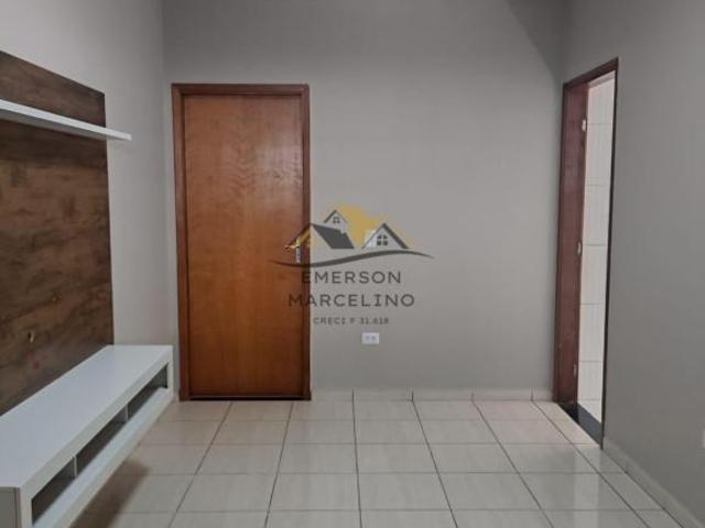 VENDO Casa Geminada com Fundo Gourmet na Região Leste