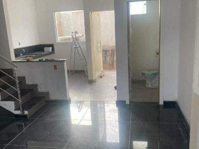Vendo casa geminada duplex com entrada independente com 03 quartos sendo um com suite, 90m² no valor