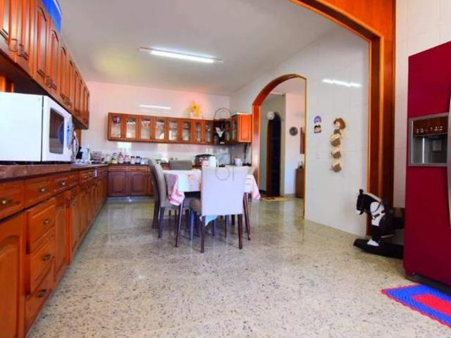VENDO CASA INCRÍVEL COM ENERGIA SOLAR E PISCINA NA QUADRA 10