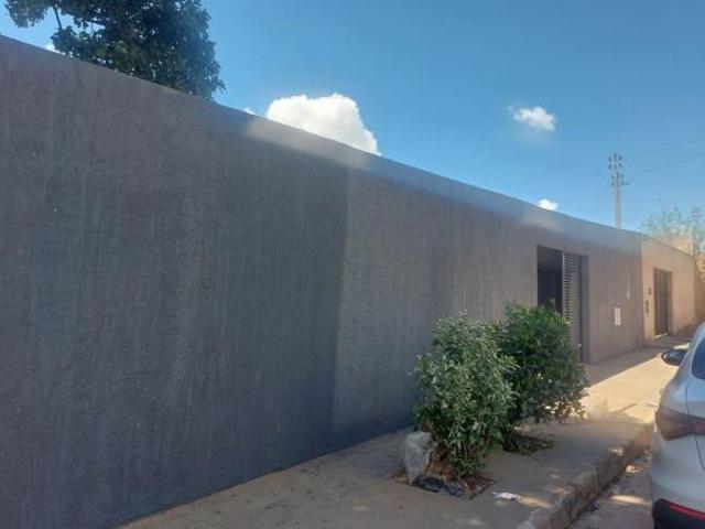 VENDO CASA REFORMADA 3 QUARTOS, SUÍTE, DE ESQUINA 307m2, LAZER, FINANCIA AC. VEÍCULO, FGTS