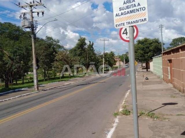 VENDO CASA RESIDENCIAL VILAGE Casa de Rua com 3 Quarto s por R$ 600000.00 no setor Residencial Vil