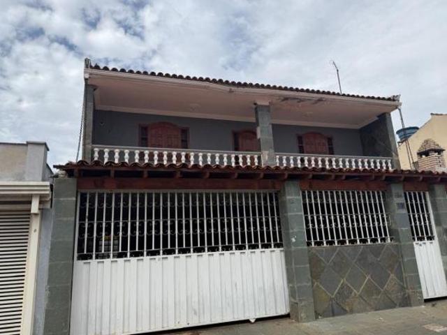 Vendo casa sobrado na QNL 10 CONJUNTO