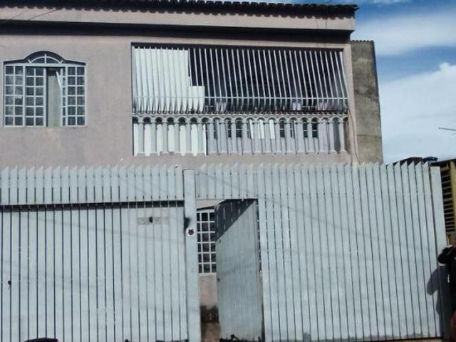Vendo Casa sobrado QR 201 SANTA MARIA