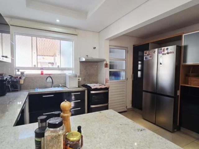 Vendo casa térrea com mezanino em condomínio de 162 metros