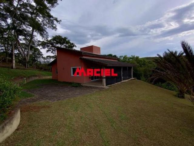 VENDO CASA TÉRREA EM TERRENO DE 2.500 M2 NO CONDOMÍNIO AERONÁUTICO IPUÃ EM CAÇAPAVA/SP