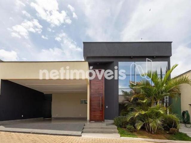 VENDO CASA TÉRREA EM CONDOMÍNIO FECHADO