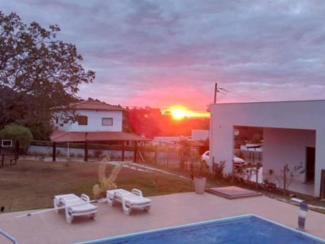 Vendo casa três quartos sendo uma suíte Condomínio Vale do Luar