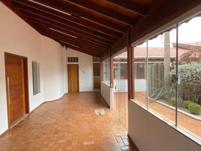 VENDO CASA 05 DORMITÓRIOS SENDO 02 SUÍTES PIRASSUNUNGA SP SOMENTE COMERCIAL