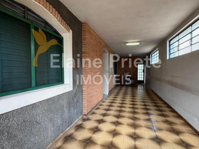 VENDO CASA 03 DORMITÓRIOS – CENTRO – PIRASSUNUNGA