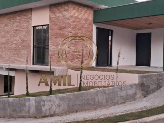 Vendo Casa 280m² / Condomínio Mantiqueira / 04 dormitórios, sendo 02 suítes / São José dos Campos /