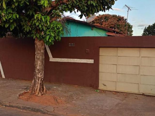 VENDO CASA 3 SUÍTES COM PISCINA. Casa de Rua com 3 Quarto s por R$ 450000.00 no setor Cidade Vera C