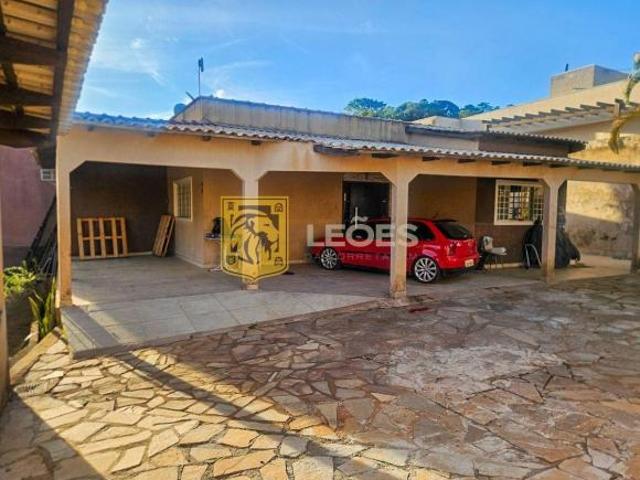 VENDO CASA 4 QUARTOS C/ 2 SUÍTES EM EXCELENTE CONDOMÍNIO EM ARNIQUEIRAS