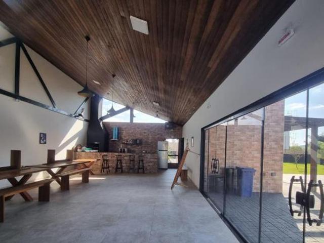 Vendo Chácar de aprox. 2000 m2 em condomínio fechado