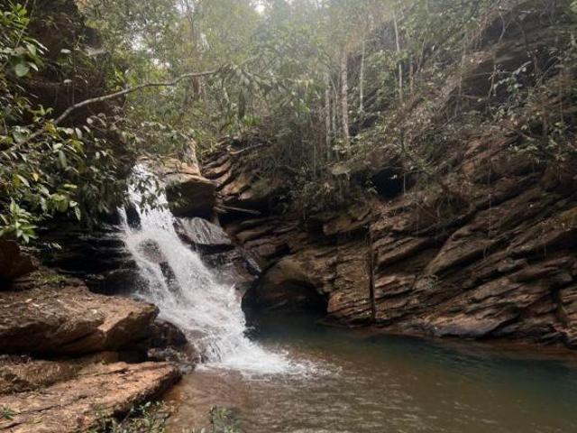 VENDO CHÁCARA DE 02 HECTARES COM RIO DESCOBERTO PASSANDO DENTRO EM ÁGUAS LINDAS DE GO AC CARRO!