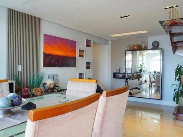 Vendo cobertura duplex toda reformada, climatizada e automatizada. Três dormitórios e duas vagas. Sa