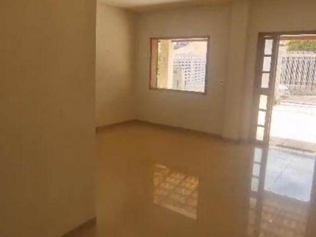 Vendo está casa ampla e bem espaçosa e ventilada