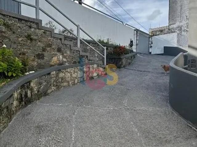 Vendo Excelente Casa com 4/