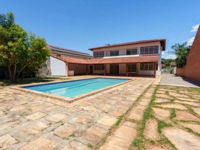 Vendo excelente casa na QL 2, bem conservada!