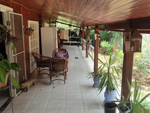VENDO EXCELENTE CASA NO CONDOMÍNIO QUINTAS DE INTERLAGOS JARDIM BOTÂNICO 750.000