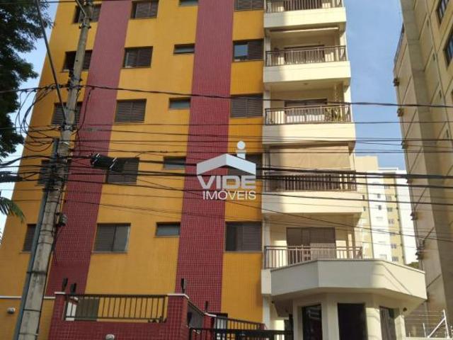 VENDO EXCELENTE APARTAMENTO COM TRÊS QUARTOS SENDO UM SUÍTE COM DUAS VAGAS COBERTAS