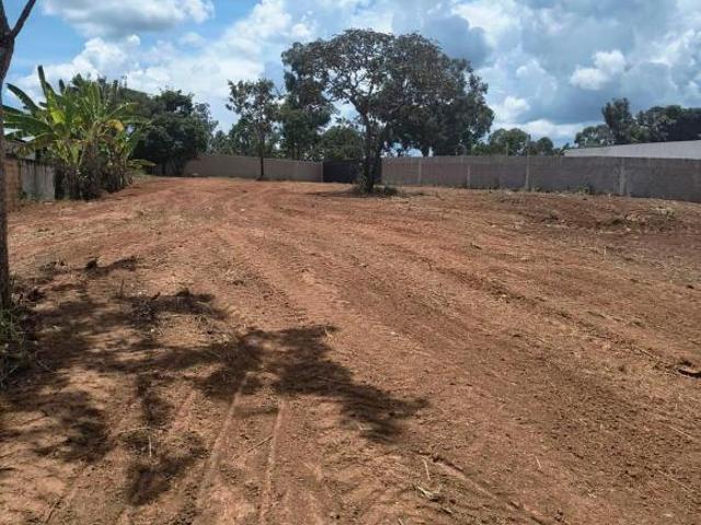 VENDO EXCELENTE LOTE PRA FAZER 06 BELÍSSIMAS CASAS NO JARDIM BOTÂNICO! ESCRITRUR