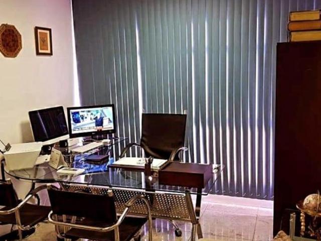 VENDO EXCELENTE SALA REFORMADA MONTADA PRONTA P/ TRABALHAR COM AR CONDICIONADO!