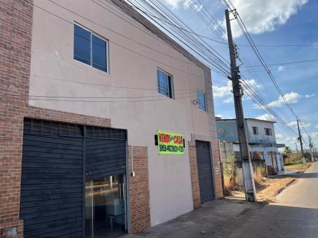 Vendo Excelente Prédio Comercial com duas Lojas e Quatro Apartamentos
