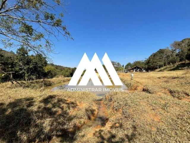 Vendo fazenda de 14 hectares em Carmo do Cajuru com excelente localização!