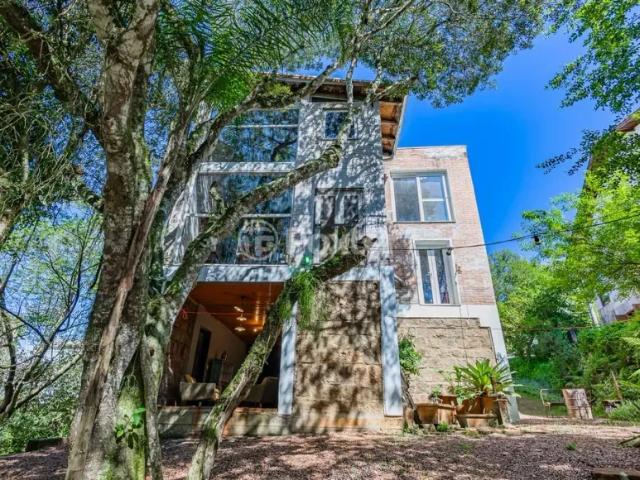 VENDO: Impecável Sobrado, 350m² privativos com 3 no Cantegril Viamão RS