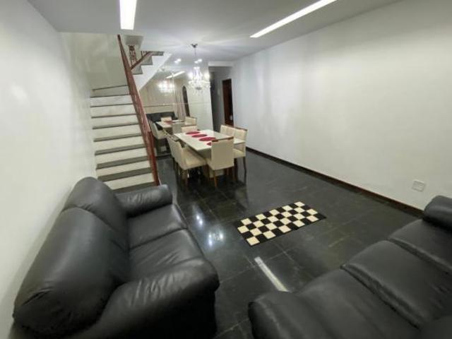 VENDO LINDA CASA DE SOBRADO COM PISCINA PERTO DO COMÉRCIO LOCAL 98150 8787