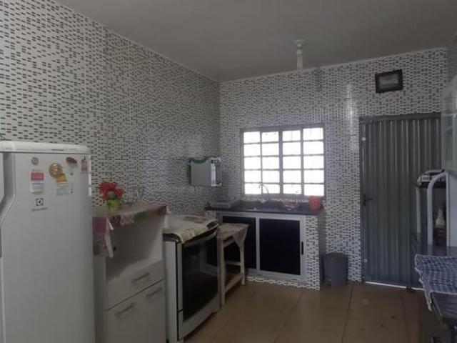 VENDO LINDA CASA DE 05 QUARTOS SENDO 03 SUÍTES EM CALDAS NOVAS AC FINANCIAMENTO!
