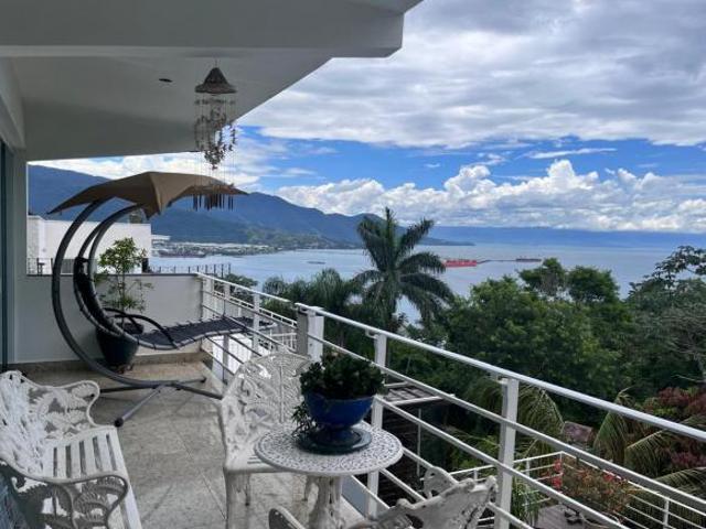 VENDO LINDA CASA EXCELENTE LOCALIZAÇÃO 6 SUÍTES 4 VAGAS PISCINA