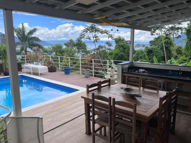 VENDO LINDA CASA EXCELENTE LOCALIZAÇÃO 6 SUÍTES 4 VAGAS PISCINA