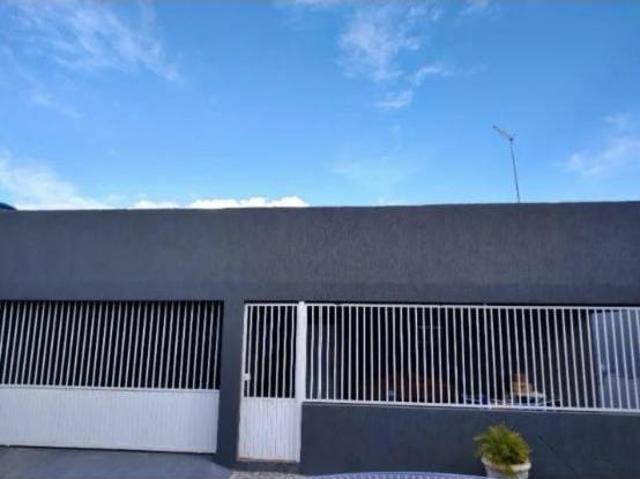 VENDO LINDA CASA EM VICENTE PIRES COM LOTE DE 800m2 CONSTRUÇÃO DE 300m2 AC CARRO