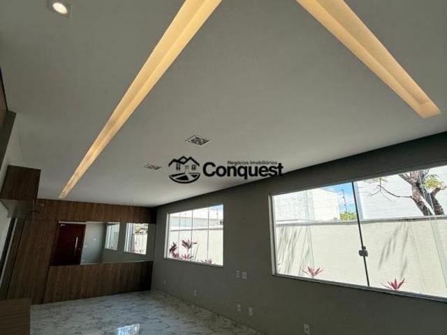 Vendo Linda Casa Linear de 4 Quartos sendo 2 suítes, 4 vagas garagem, Bairro Lundcéia, Lagoa Santa !