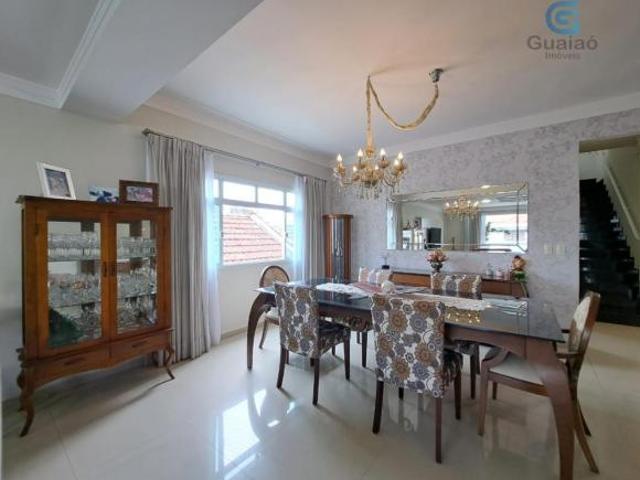 Vendo linda Casa Triplex de Alto Padrão com 5 dormitórios, suítes e 2 vagas na A
