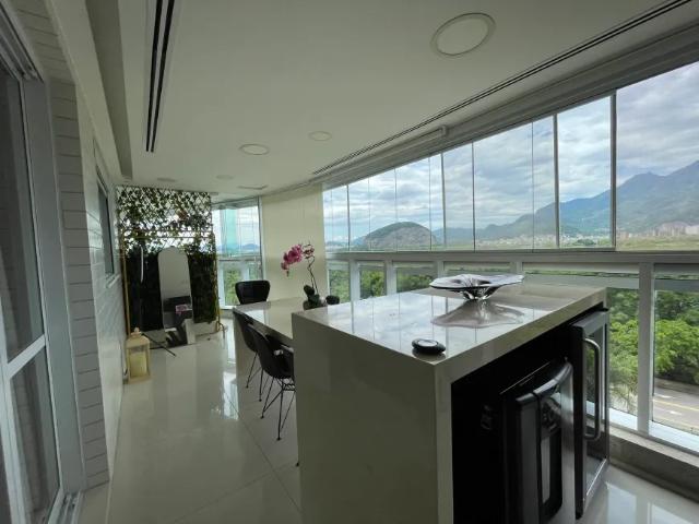 Vendo apartamento com 4 quartos 3 suítes no condomínio Soul Península Barra da Tijuca