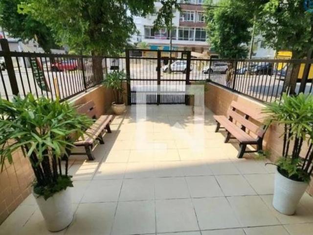 Vendo lindo Apartamento mobiliado de 2 dormitórios e 1 suíte próximo a praia no