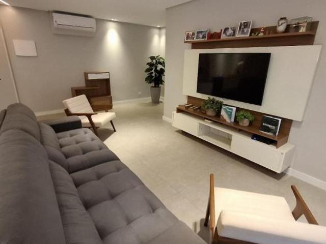 Vendo lindo Apartamento reformado de 3 dormitórios, suíte e garagem privativa no