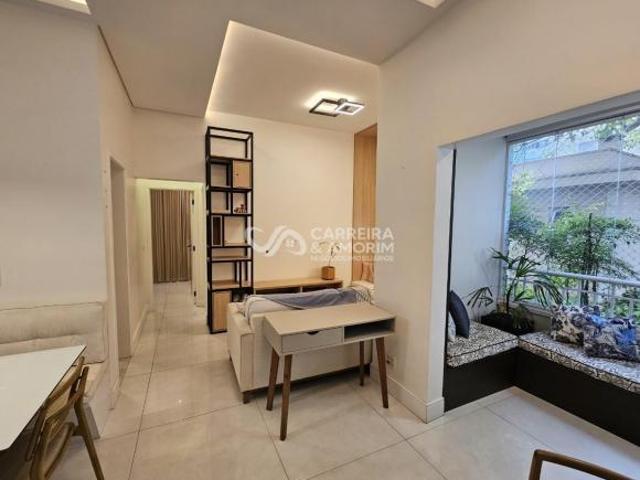 VENDO LINDO APARTAMENTO REFORMADO, MOBILIADO, 2 QUARTOS, 1 VAGA, VARANDA COM VIDRO, ÁREA DE LAZER C