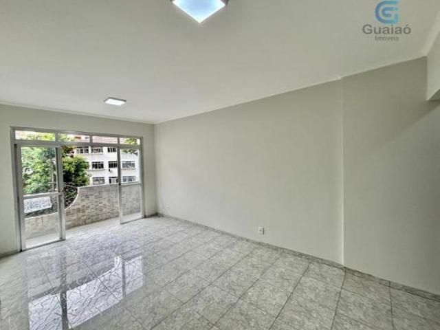 Vendo lindo e amplo Apartamento reformado de 3 dormitórios e garagem no Embaré
