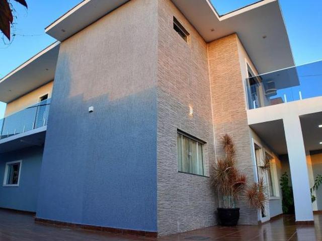 Vendo Lindo Sobrado, moderno SHA conj 5 Arniqueira. Ótima localização!